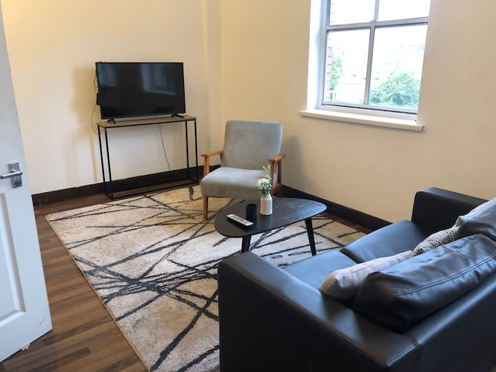 Town Centre 2 Bed Flat With Free Parking - 사우샘프턴