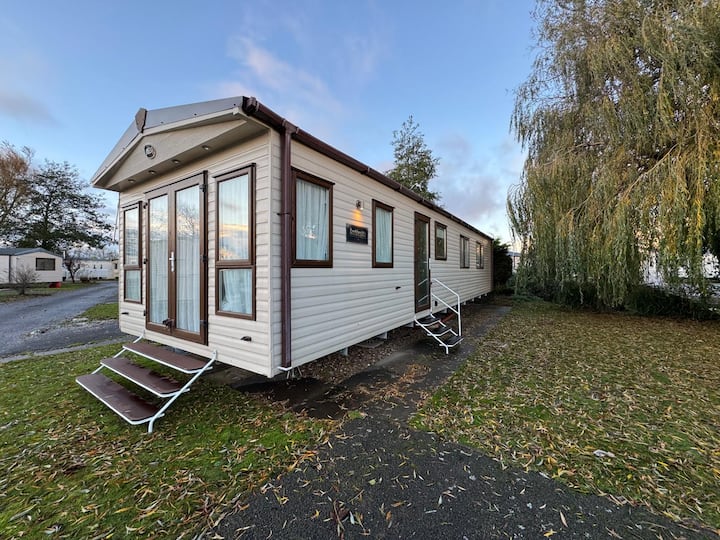 Great Caravan Near Skegness Ref 33052s - Skegness