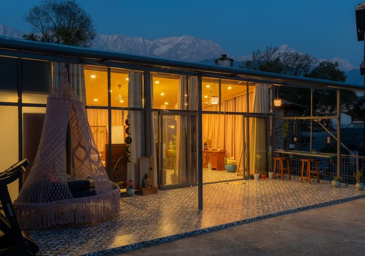 @घR-glasswood Celeste | Bathtub | Dual Ac | 55”tv - Dharamshala