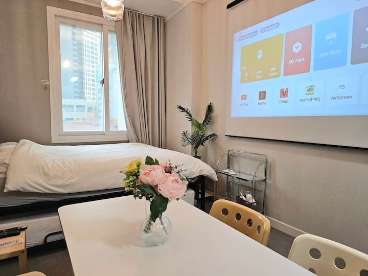 #703 무료주차ㅣ동성로 교동 핫플ㅣ100인치 스크린ㅣ암막커튼ㅣ넷플 - Daegu