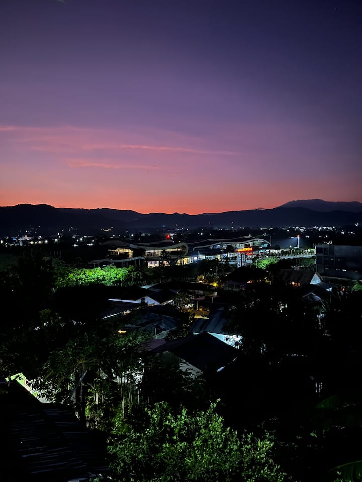 Hencehome 
Mountainview+sunrise | 5 Min To Airport - Labuan Bajo