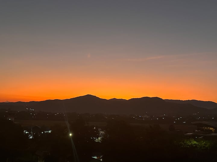 Hencehome 
Mountainview+sunrise | 5 Min To Airport - Labuan Bajo
