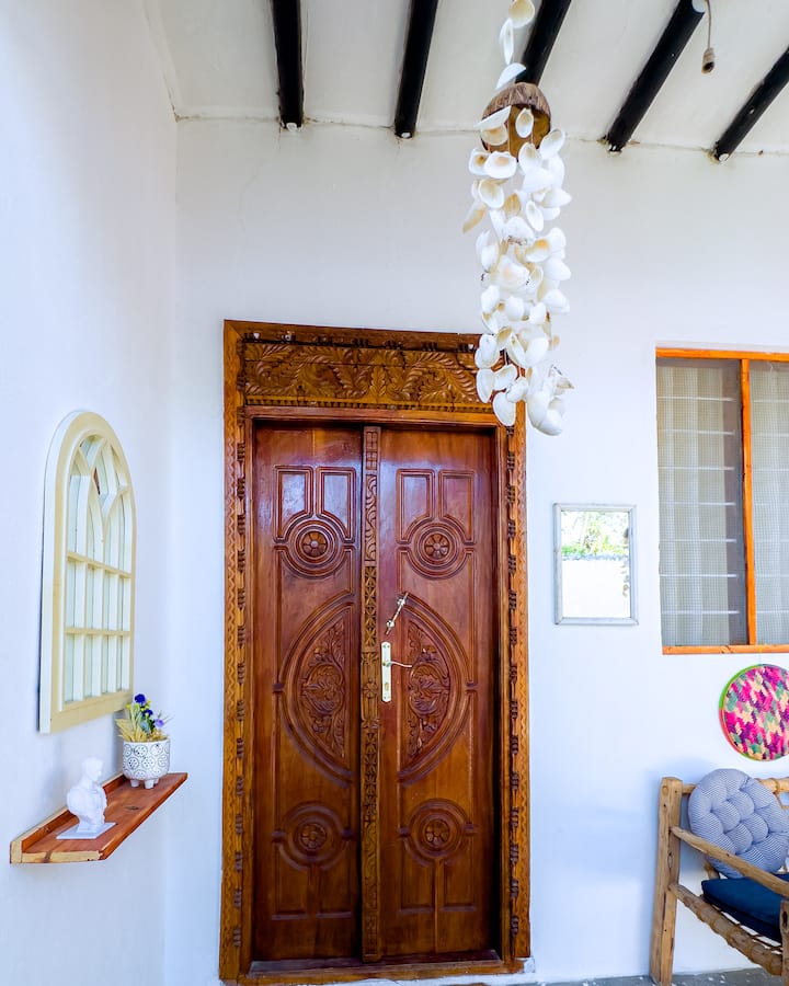 Beachfront 4br Lodge | Jambiani Escape + Breakfast - Zanzibar