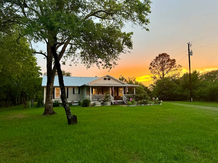 Farmhouse & Casita ~1 Mile From Town Center - Round Top, TX