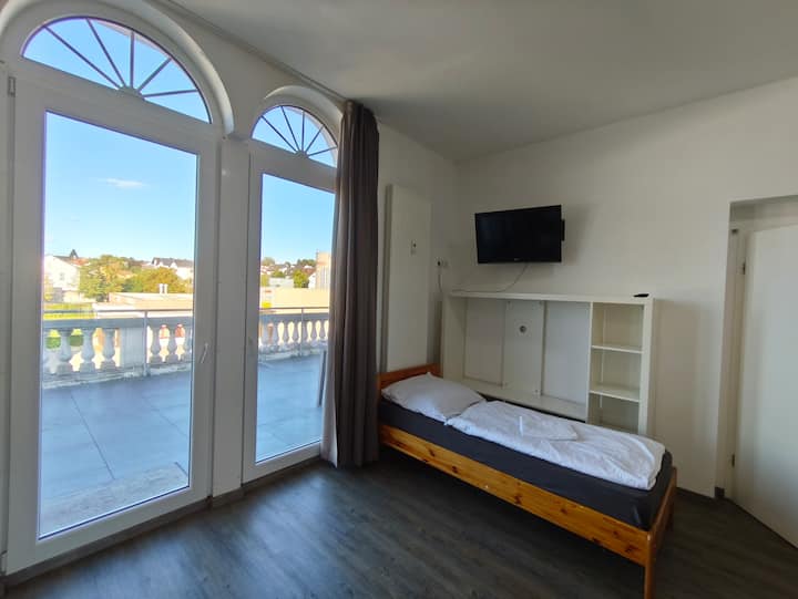 Spacious Worker Apartments For 10 Guests - Bad Schönborn