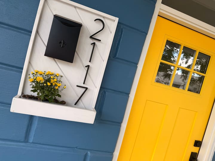 *New Listing* And It Was All Yellow. - New Albany, IN