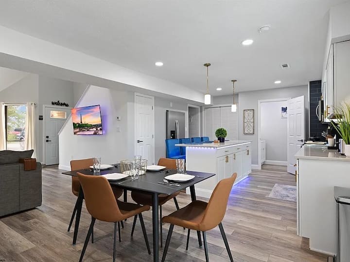 Renovated 2br/2.5ba Townhome • 0.2 Mi To Stadium - Morgantown, WV