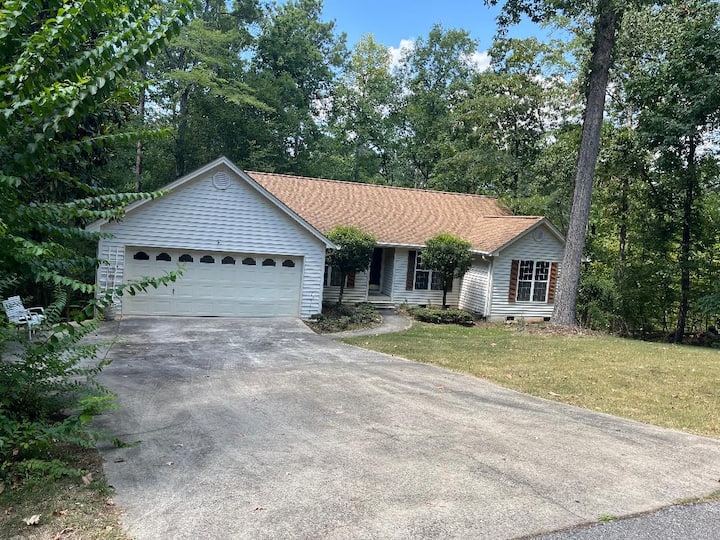 South Carolina Charm In Savannah Lakes Village - Baker Creek State Park, McCormick