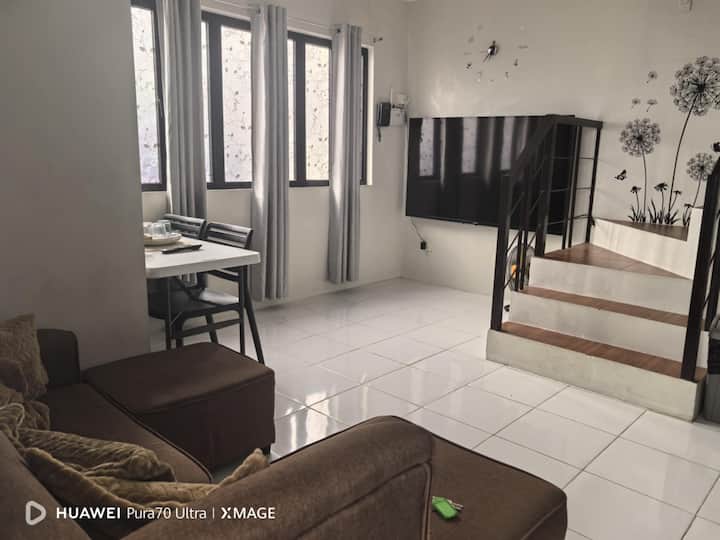 Spacious Gated House With Pool Access - Dasmariñas