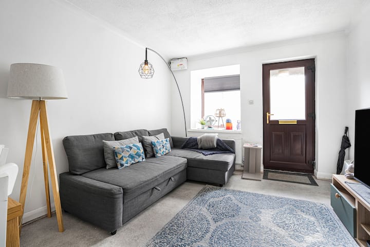 Lovely 2 Bed Sleeps 6 Wi Fi, Parking - St Albans, UK