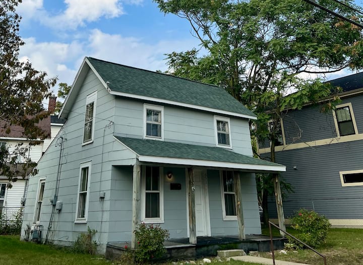 Short Walk To Downtown - Grand Rapids, MI