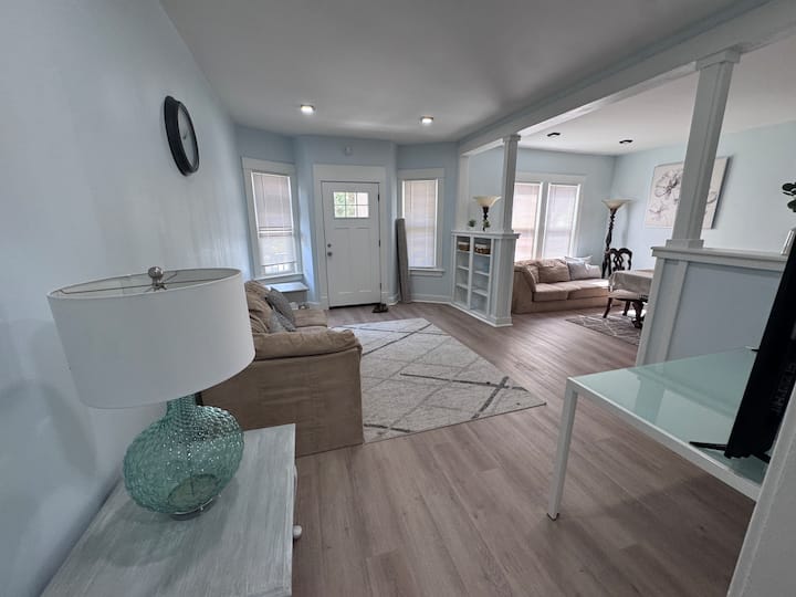 Bright And Roomy 3br Home - Albany, NY