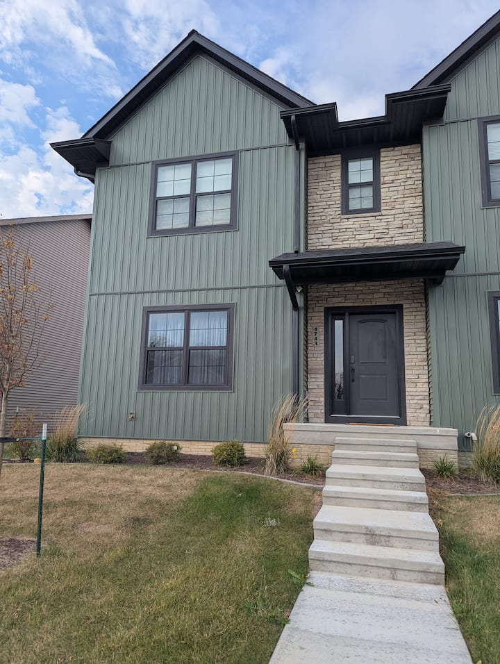 Cozy 3br Townhome – Near Ui, Kinnick! - Iowa City, IA