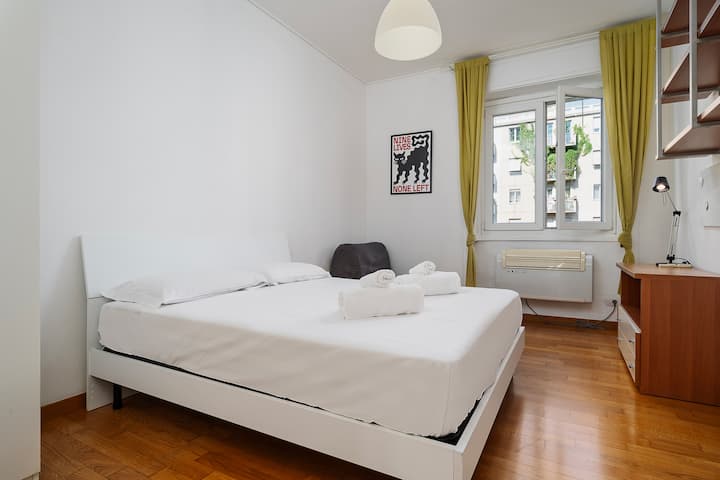 Bright, Smart Flat In Porta Venezia - City Center - Milan