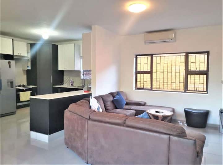 3-bedroom Apartment In The Heart Of Richardsbay - Richards Bay