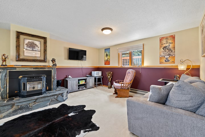 Cozy Nemo Road Retreat 3 Bed Fenced Yard - Black Hawk, SD