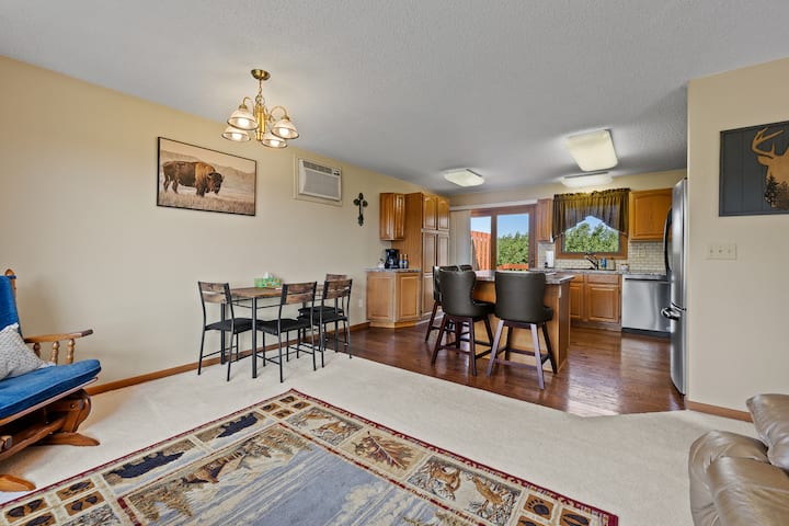 Cozy Nemo Road Retreat 3 Bed Fenced Yard - Black Hawk, SD