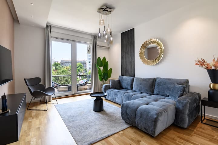 Sunny View• Parliament •7 Min Knez M. •Parking €12 - Belgrade