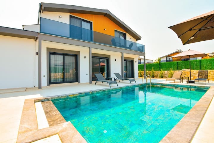 Korunaklı Jakuzili Isıtmalı Havuzlu Saunalı Villa - Fethiye