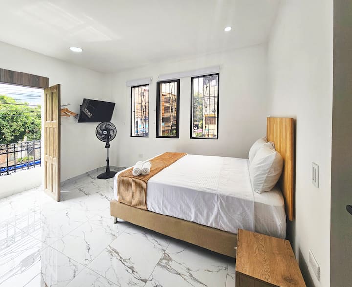 Moderno Estudio Con Cocina Y Balcón Privado - Bello, Colombia