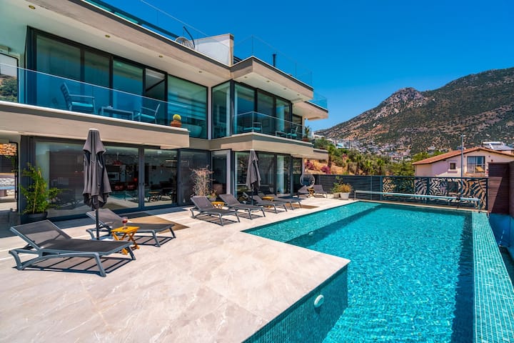 Luxury 5-bed Retreat With Sea Views - Kalkan