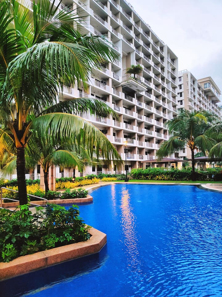 Cozy Condo Near Airport - Café, Pools, & City View - Muntinlupa