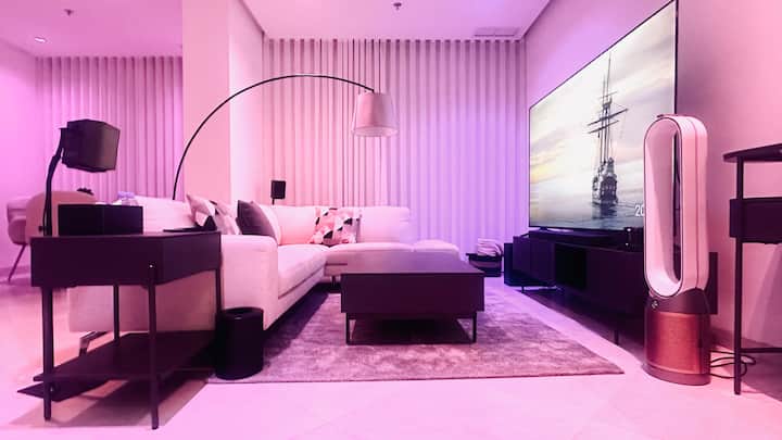 City Views & Luxury Vibes – Balcony Apartment - Koweït