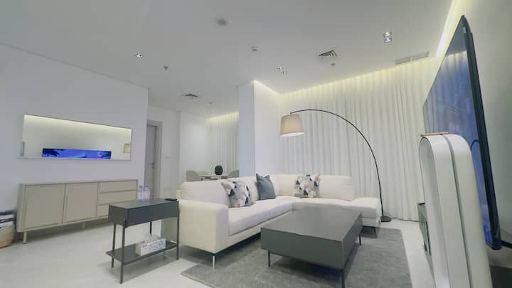 City Views & Luxury Vibes – Balcony Apartment - Kuwait