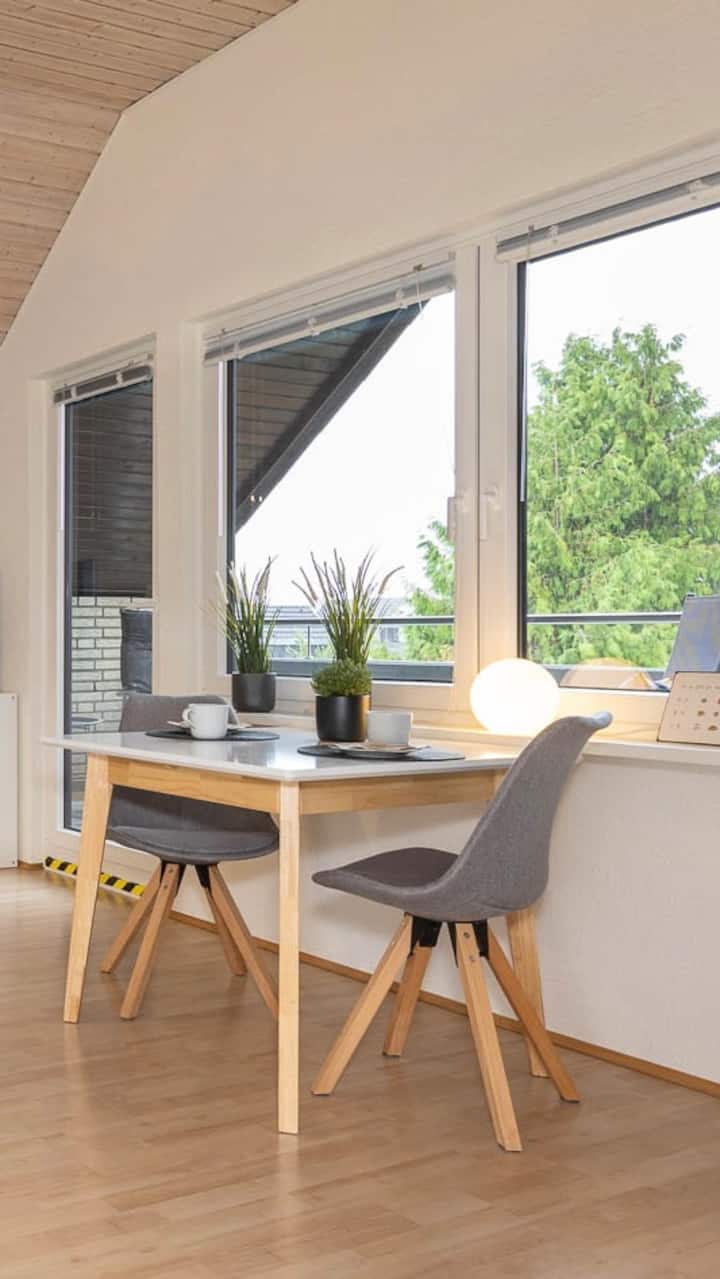 Giebelapartment In Rheinnähe – Hell Und Freundlich - Niederkassel