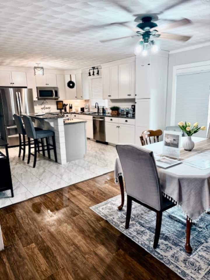 3bd 2ba Seasonal Pool / Garage/ 3 Min To Downtown - Wilbur Lake, TN