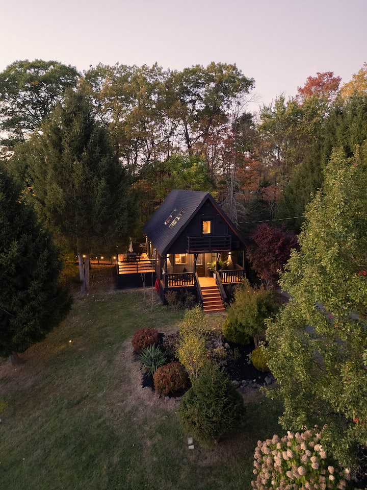Pondside Chalet · Sauna + Hot Tub With Scenic View - State of New York