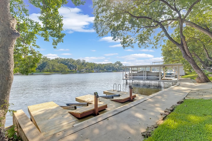 Waterfront Escape: Long Mountain Drive Lakehouse! - Kingsland, TX