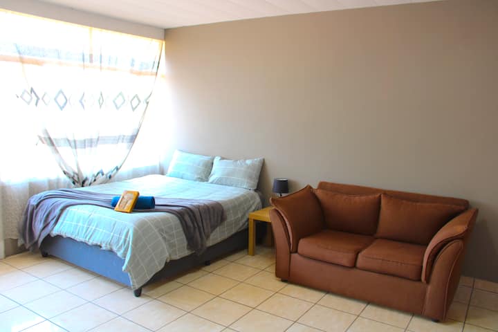 Bright Studio In Queenswood - Pretoria