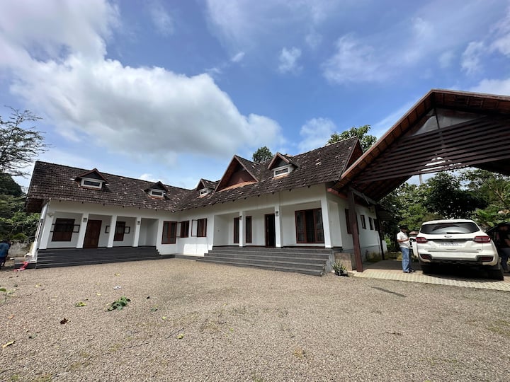 Heritage Style Home, Spacious - Kottayam