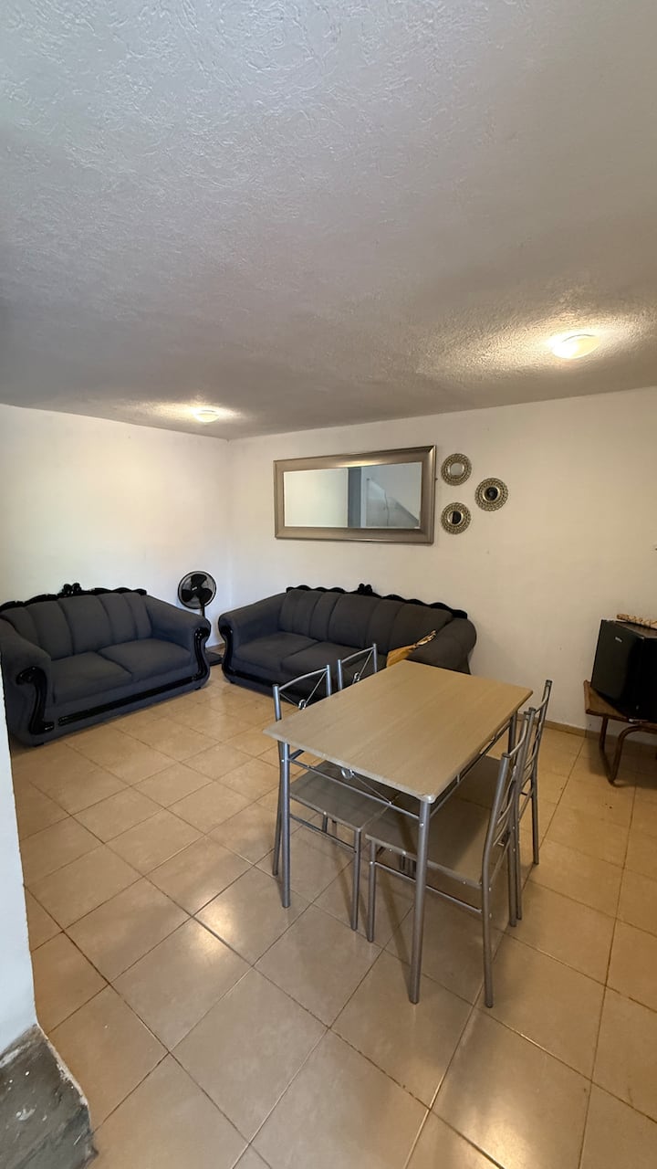 Casa Acojedora En Privada Con Estacionamiento - Celaya