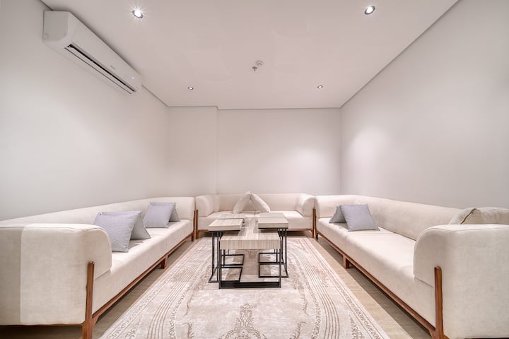 غرام الجسر
( شقة مطلة على البحر وجسر الملك فهد) - Dammam