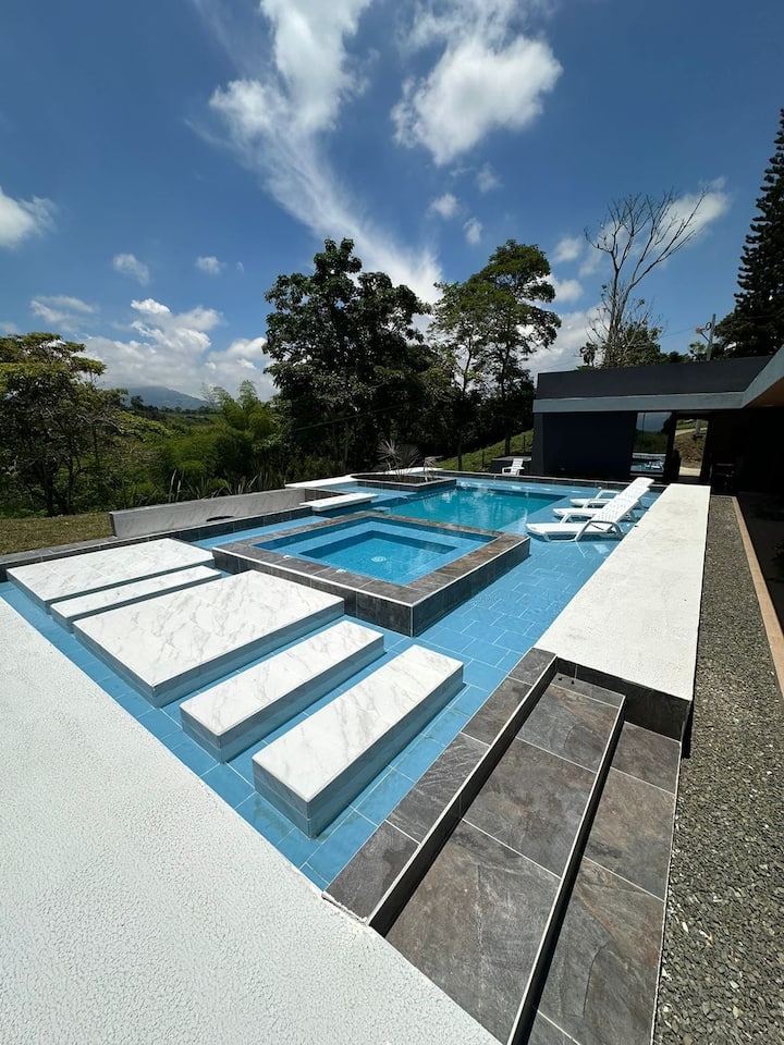 Casa Campestre Luxury En Morelia - Pereira, Colombia