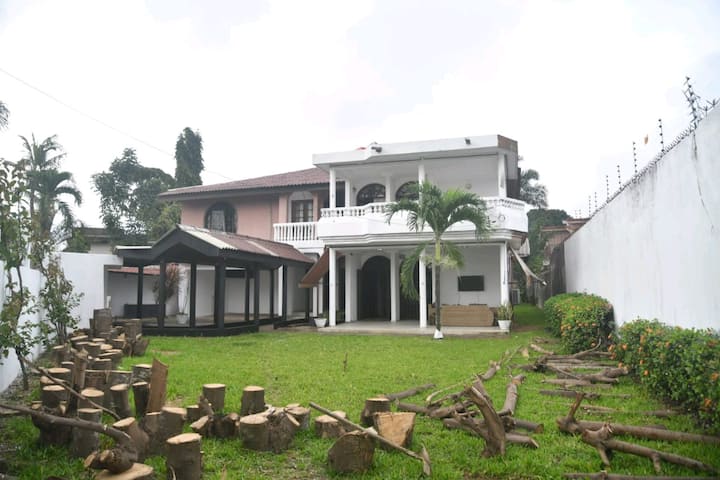 Enisul Sarl Abidjan Stay: Work, Rest, & Connect - Abidjan