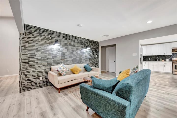 Comfort, Charm & Boho Vibes Under One Roof - League City, TX