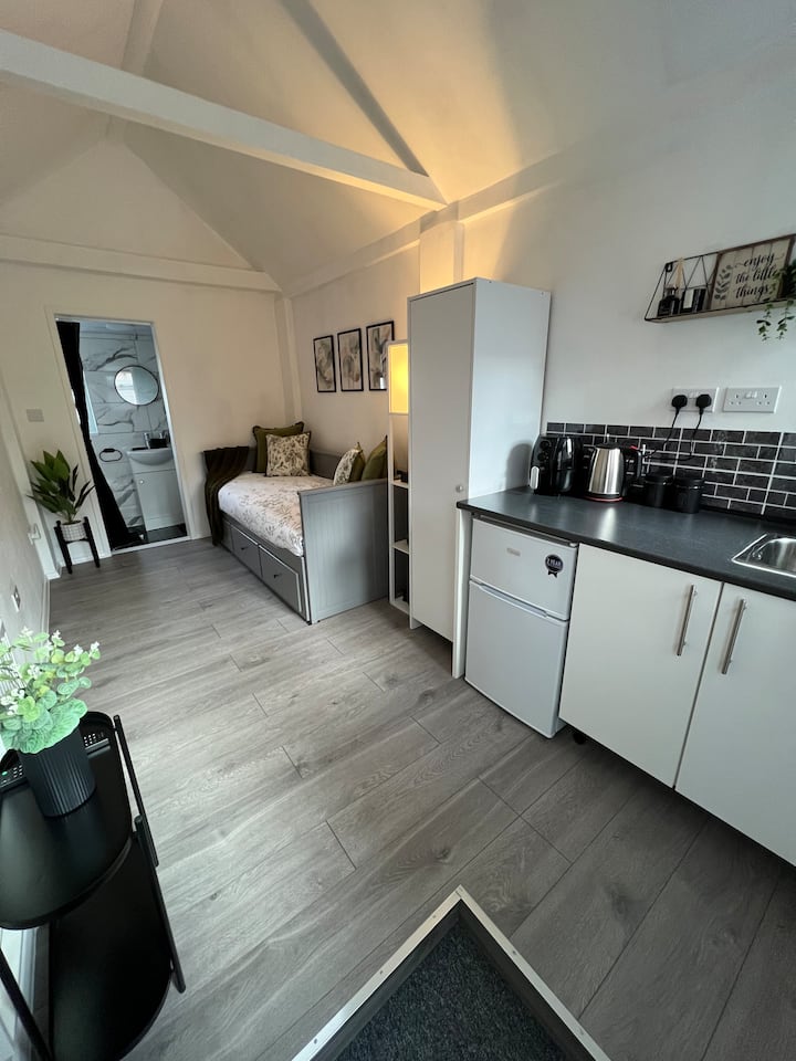 Modern Studio Retreat Stylish & Fully Equipped - Dunstable
