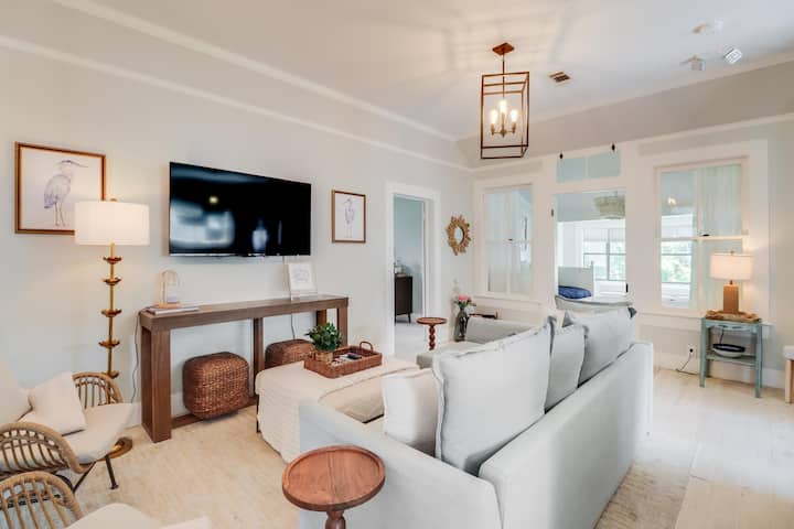 Historical Beach Cottage In The Core Of Downtown - Ocean Springs, MS