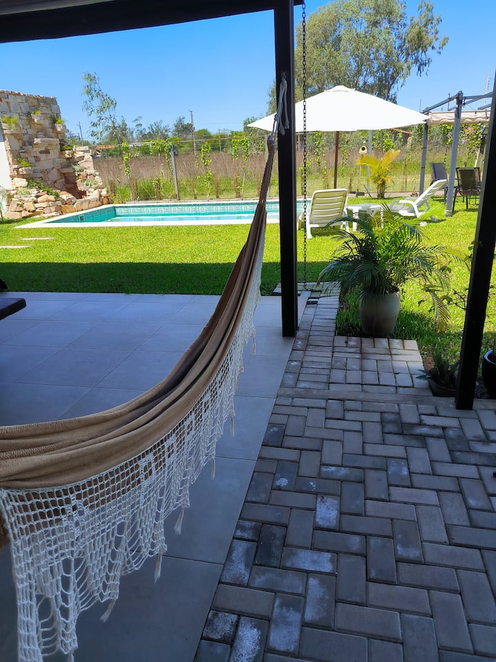 Casa Rústica Moderna Con Piscina En Sanber - Paraguay