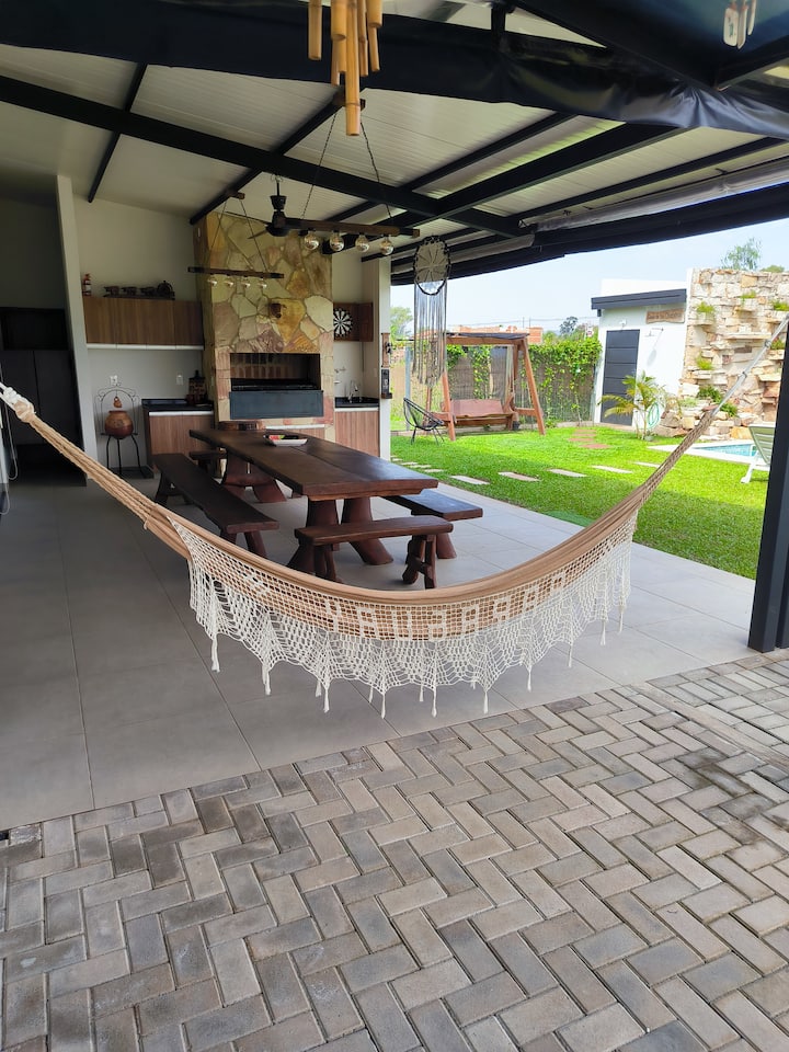 Casa Moderna Con Piscina En Sanber - Paraguay