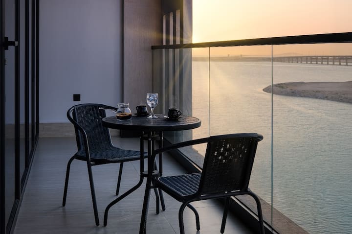 شقة واسعة بإطلالة بحرية بانورامية وغرفة سينما خاصة - Dammam