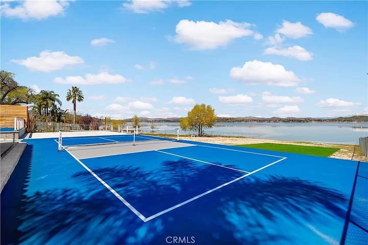 Beach Bungalow, Private Beach, Kayaks, Pickleball - Lake Elsinore, CA