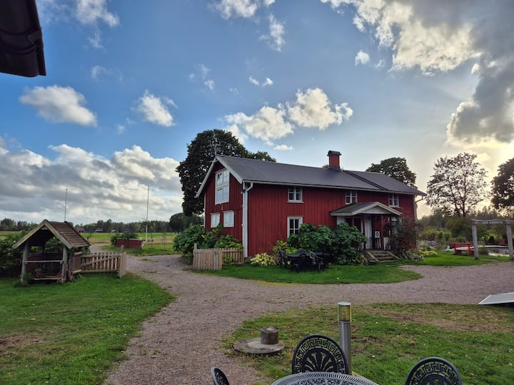 Charlottenlunds Gårdshus - Smålandsstenar
