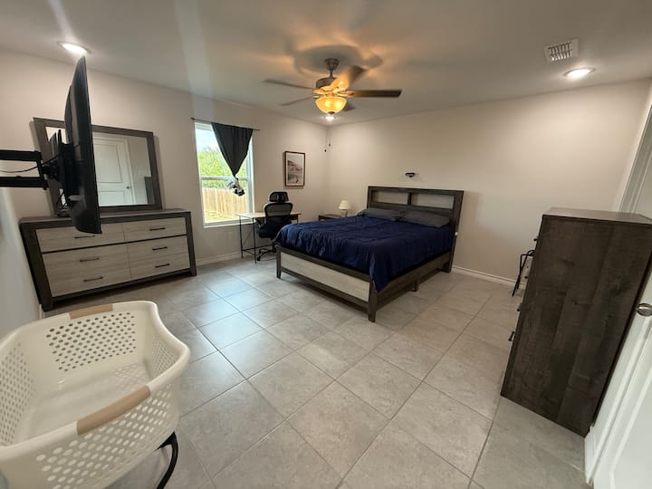 Spacious 3-bedroom Home W/ Backyard & Home Office - Laredo, TX