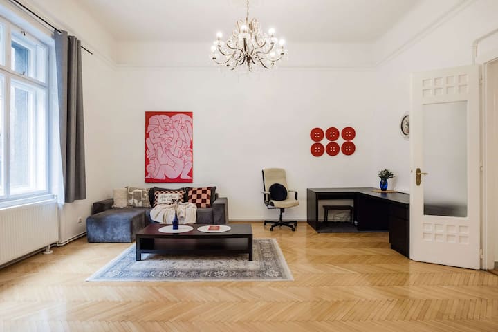 Opera House & Basilica | Elegant 2br + Balcony - Budapest