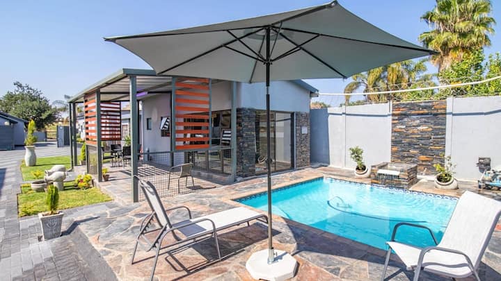 Dondave Guesthouse Indulge In Premium Lodging - Rustenburg