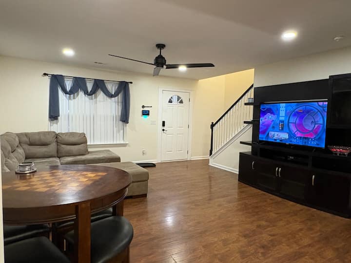 Larger B&b In Fountain Inn And Near Downtown|cozy - City Scape Winery, Pelzer